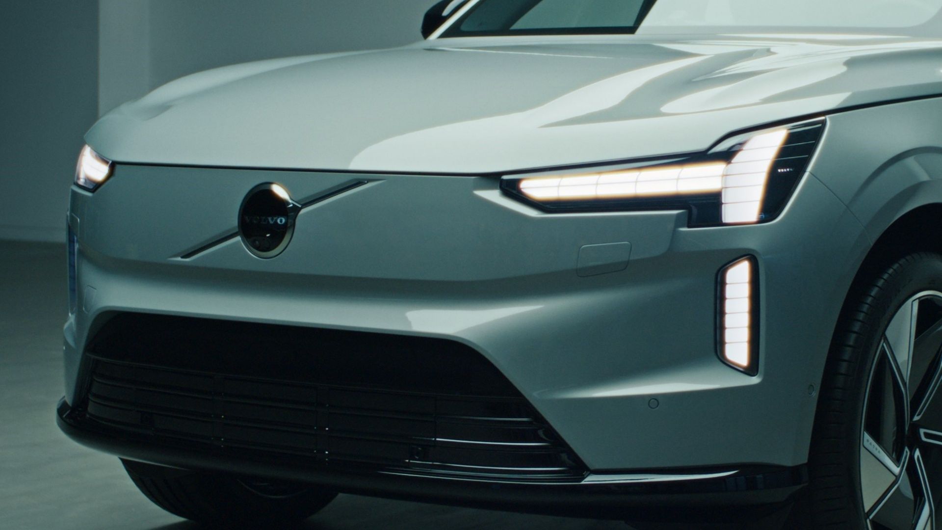 2025 Volvo EX90 First Drive Review: The Electric Flagship Is Worthy ...